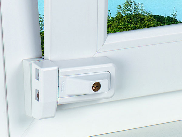 Виды защиты на пластиковые окна для безопасности ребенка: замки ...